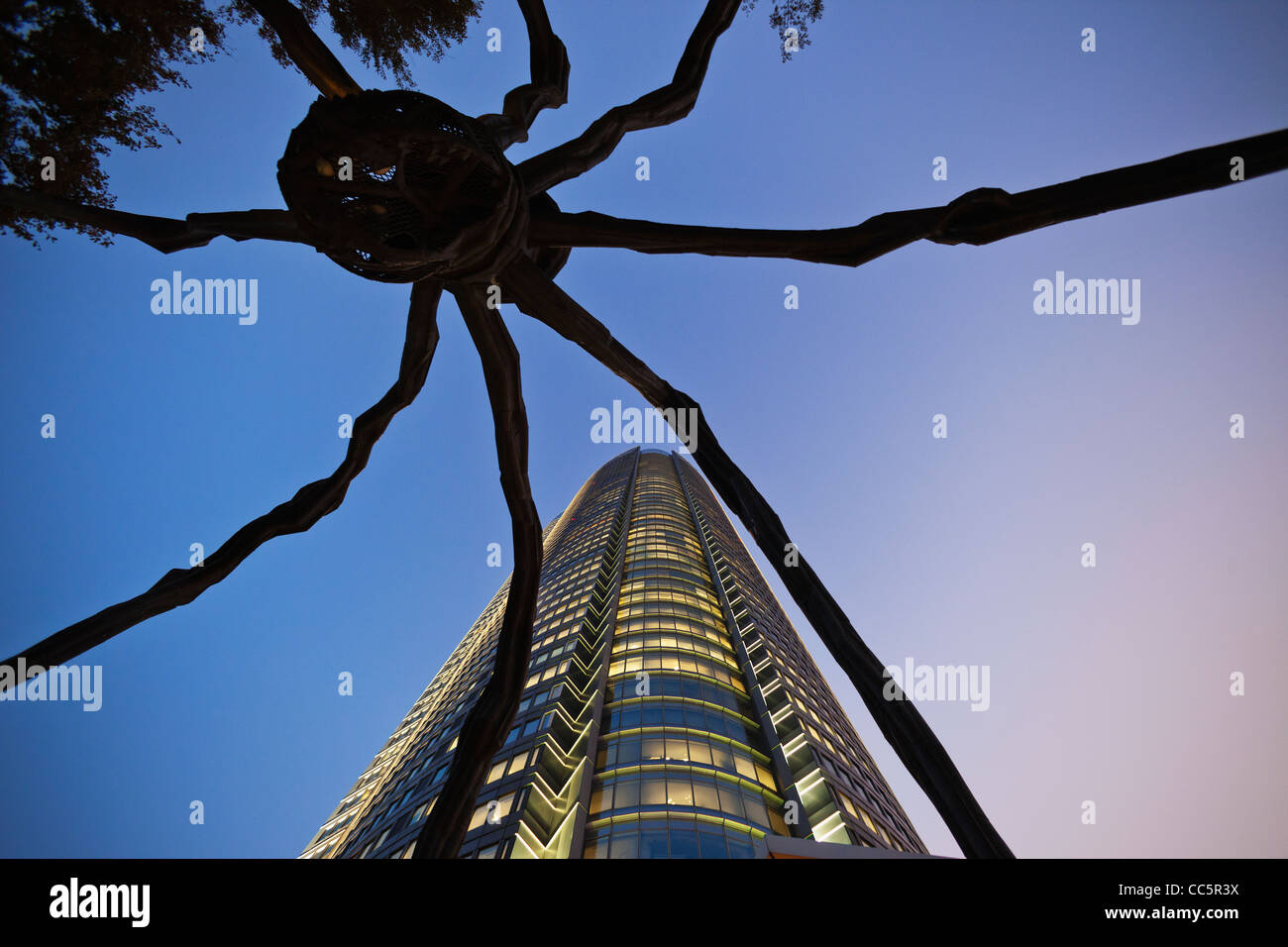 Roppongi hills tokyo spider sculpture hi-res stock photography and ...