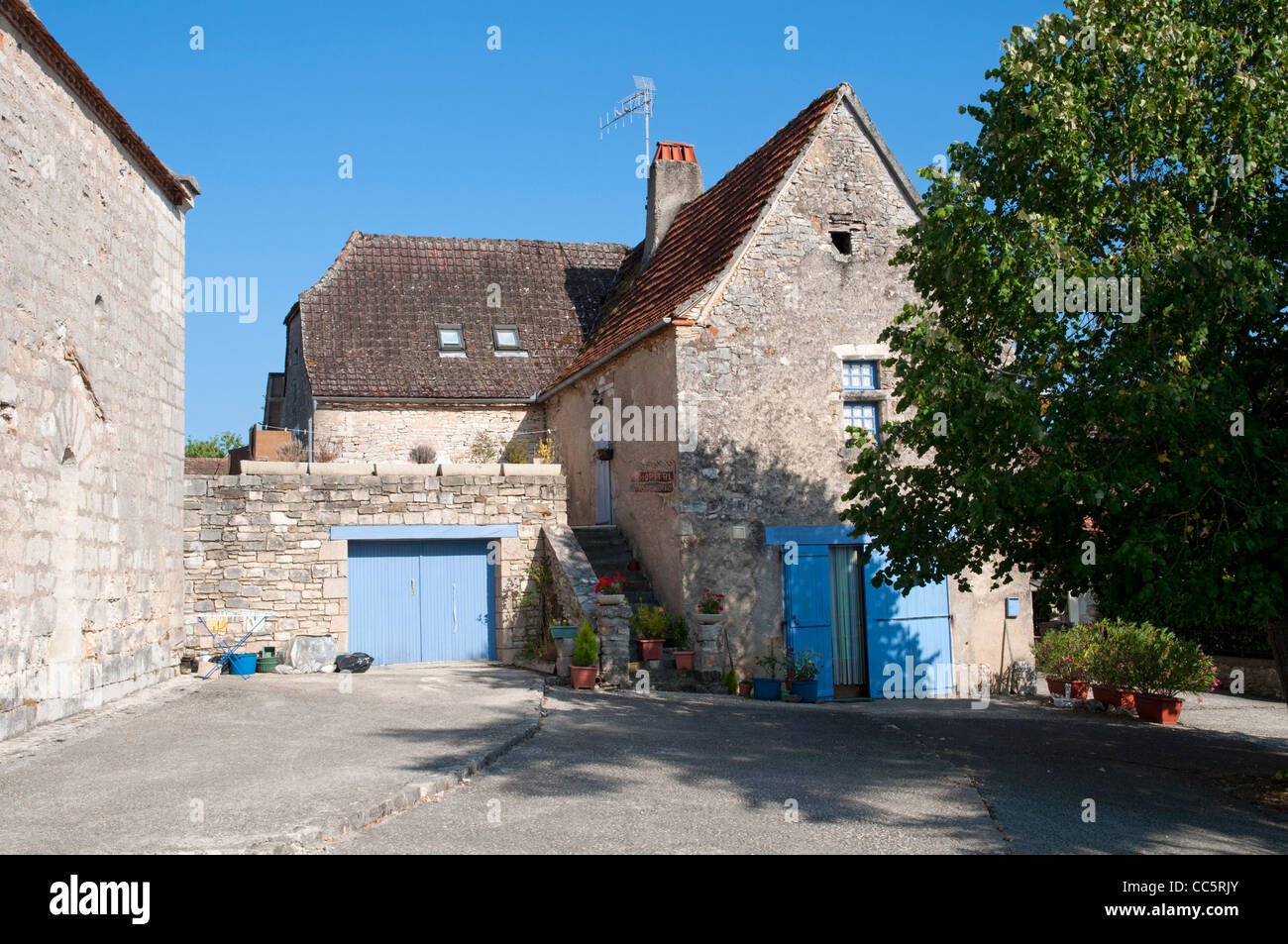 French stone house hi-res stock photography and images - Alamy