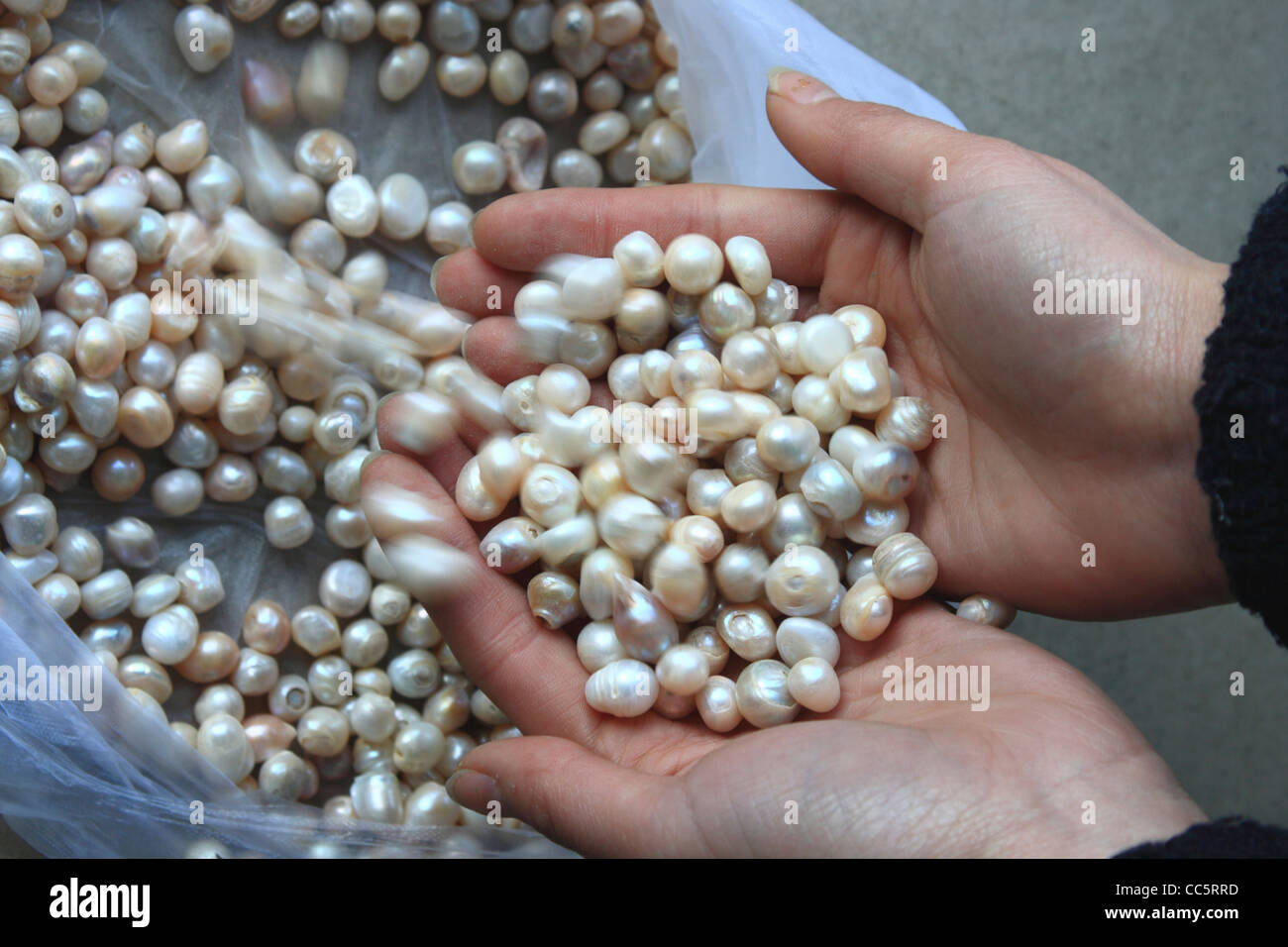 People holding pearls in both hands Stock Photo - Alamy