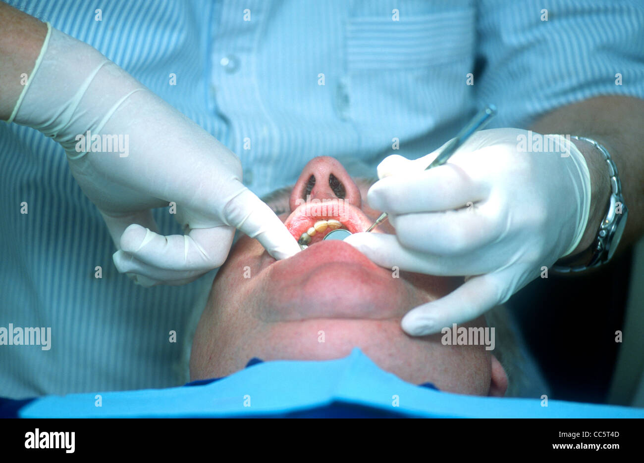 Dentist uk hi-res stock photography and images - Alamy
