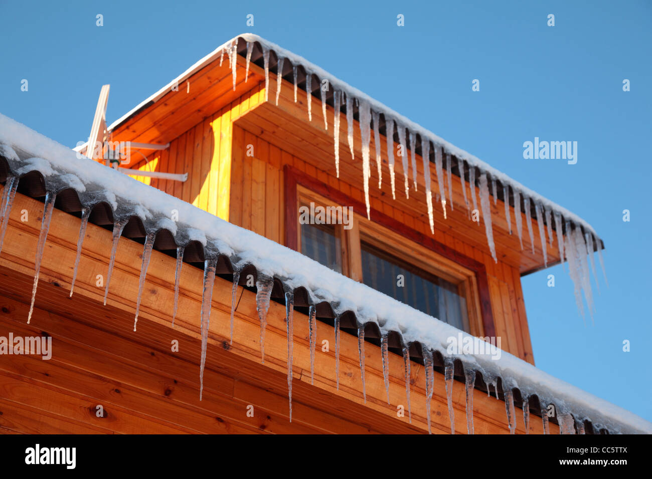 Roof of house with icicles Stock Photo - Alamy Roof of house with icicles Stock Photo - Alamy
