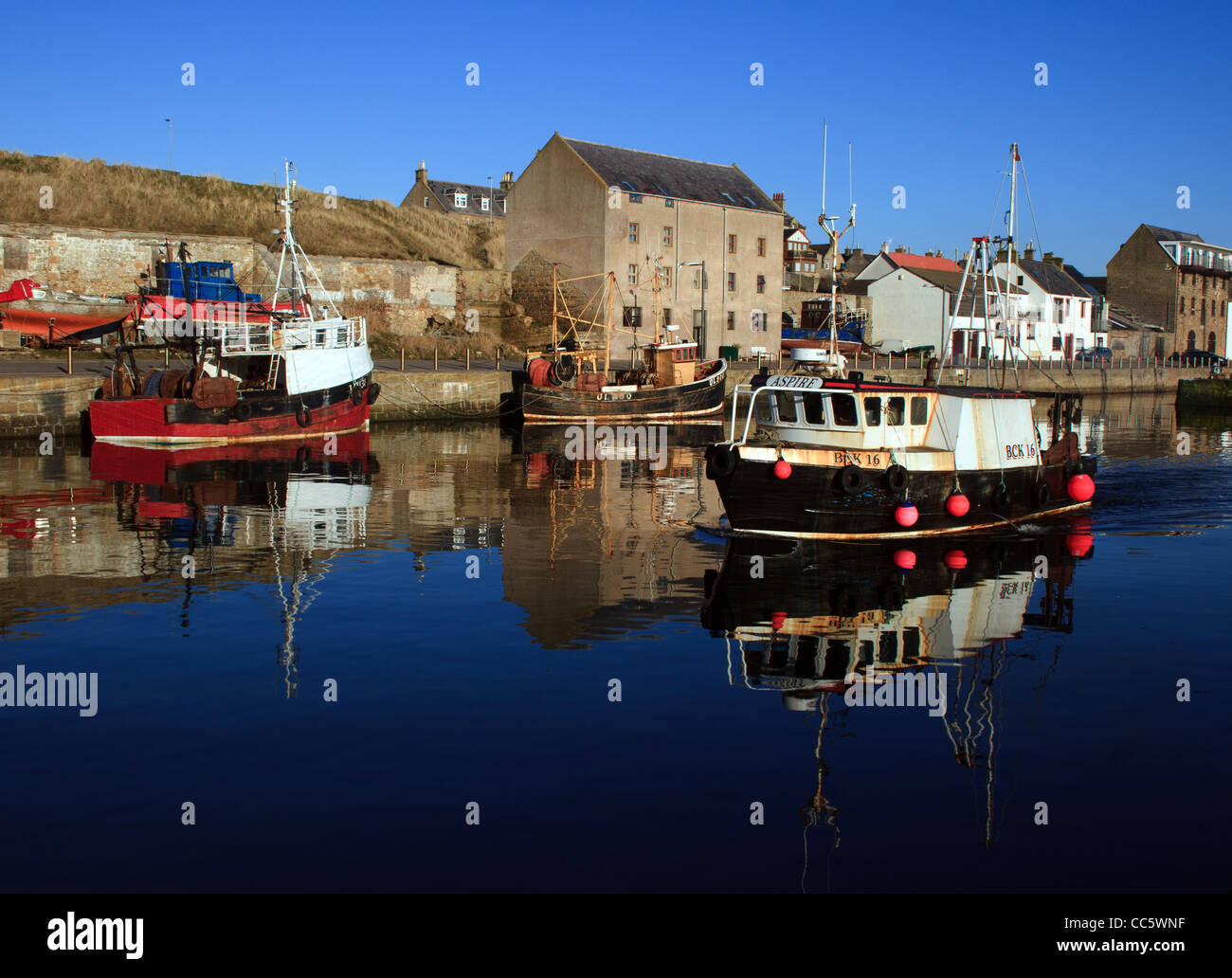 burghead harbour scotland Stock Photo - Alamy