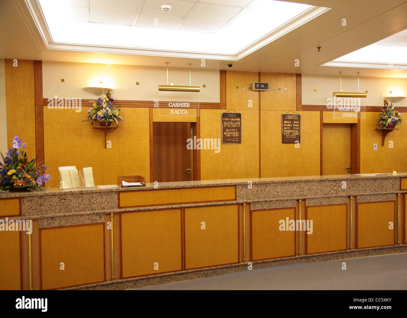 Bank cashier room hi-res stock photography and images - Alamy