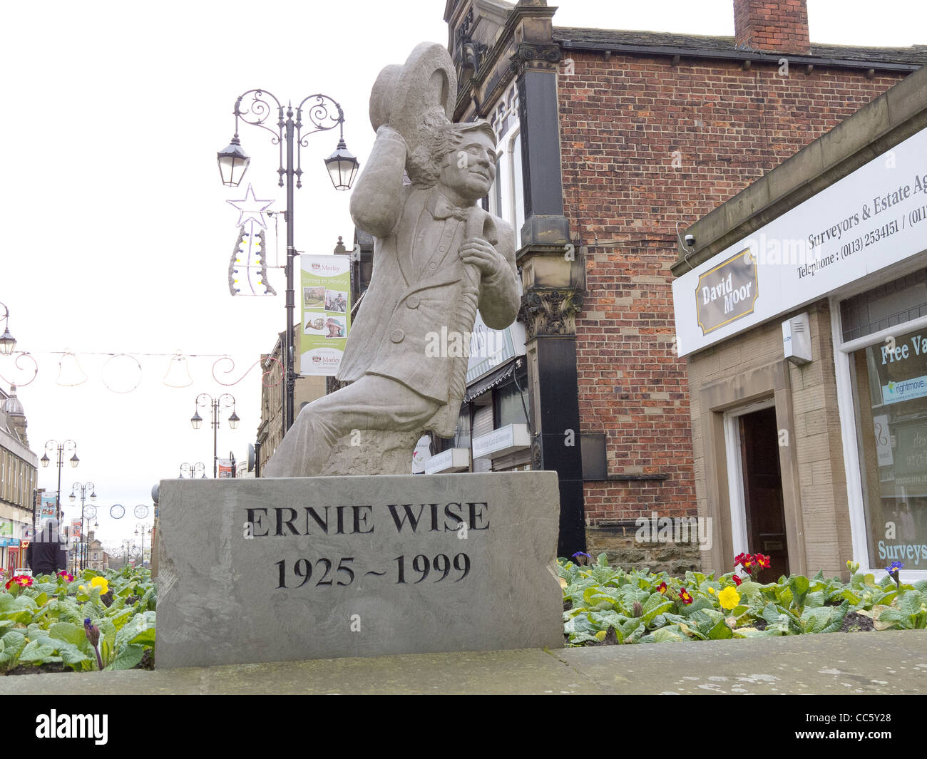 Ernie Wise Statue, Morley West Yorkshire Stock Photo - Alamy