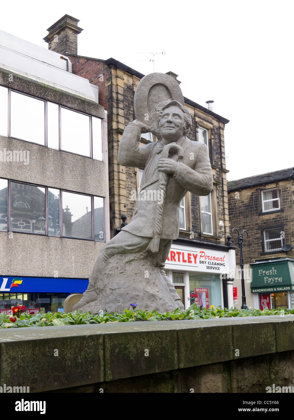 Ernie wise statue hi-res stock photography and images - Alamy