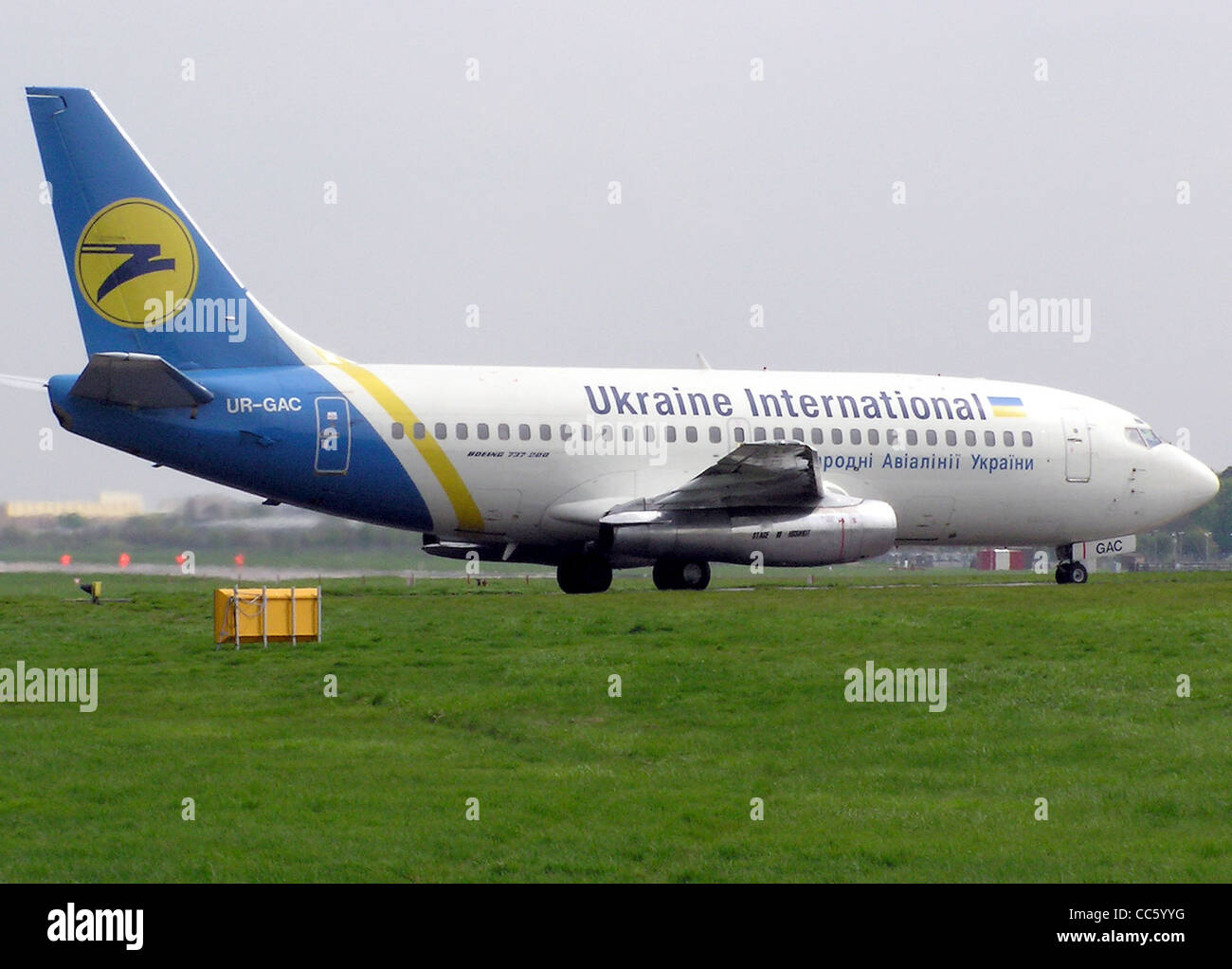 The Ukraine International Airlines Boeing 737-200, registered as UR-GAC ...