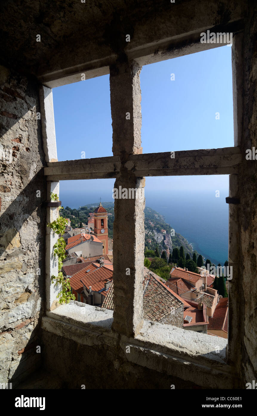 French chateau window hi-res stock photography and images - Alamy