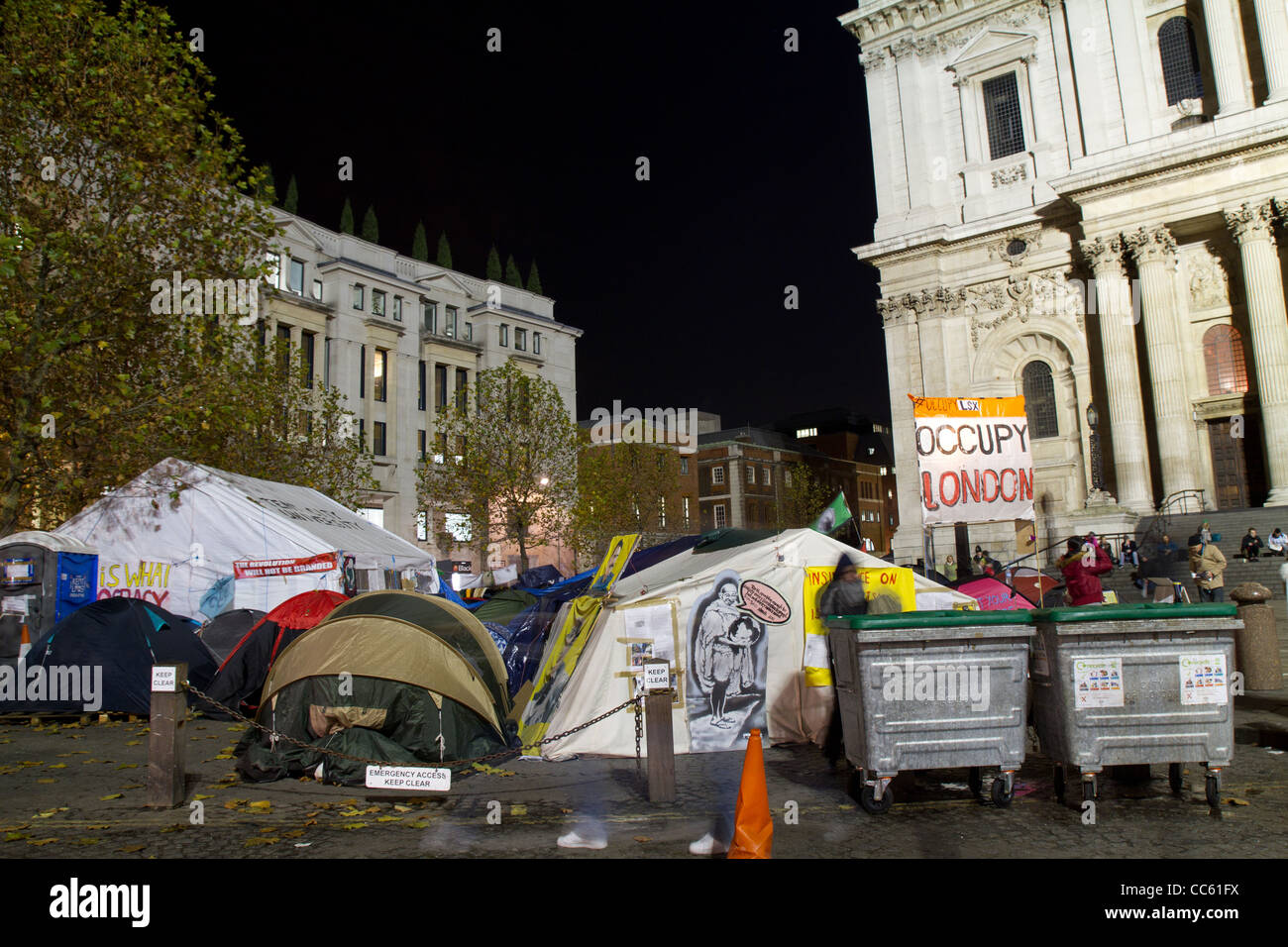 LONDON - NOVEMBER 23: Night view of 'Occupy London' protest, in front ...