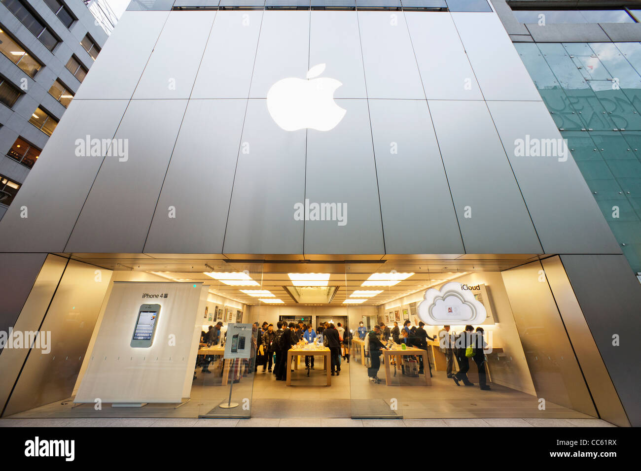 Tokyo apple store hi-res stock photography and images - Alamy