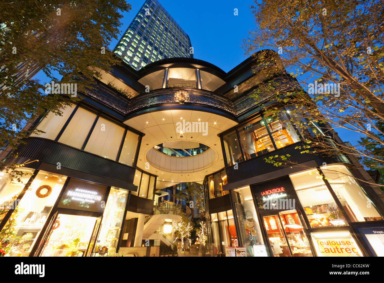 Japan, Tokyo, Marunouchi, Marunouchi Naka-dori Street, Brick Square ...
