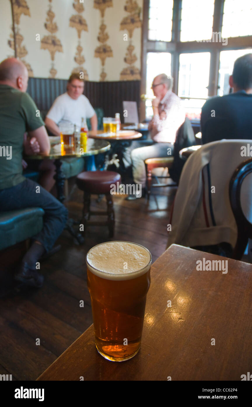 Drinking pint beer pub uk hi-res stock photography and images - Alamy Drinking pint beer pub uk hi-res stock photography and images - Alamy