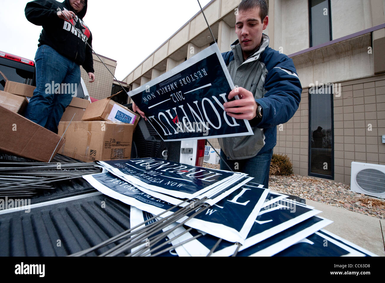 Campaign yard signs hi-res stock photography and images - Alamy
