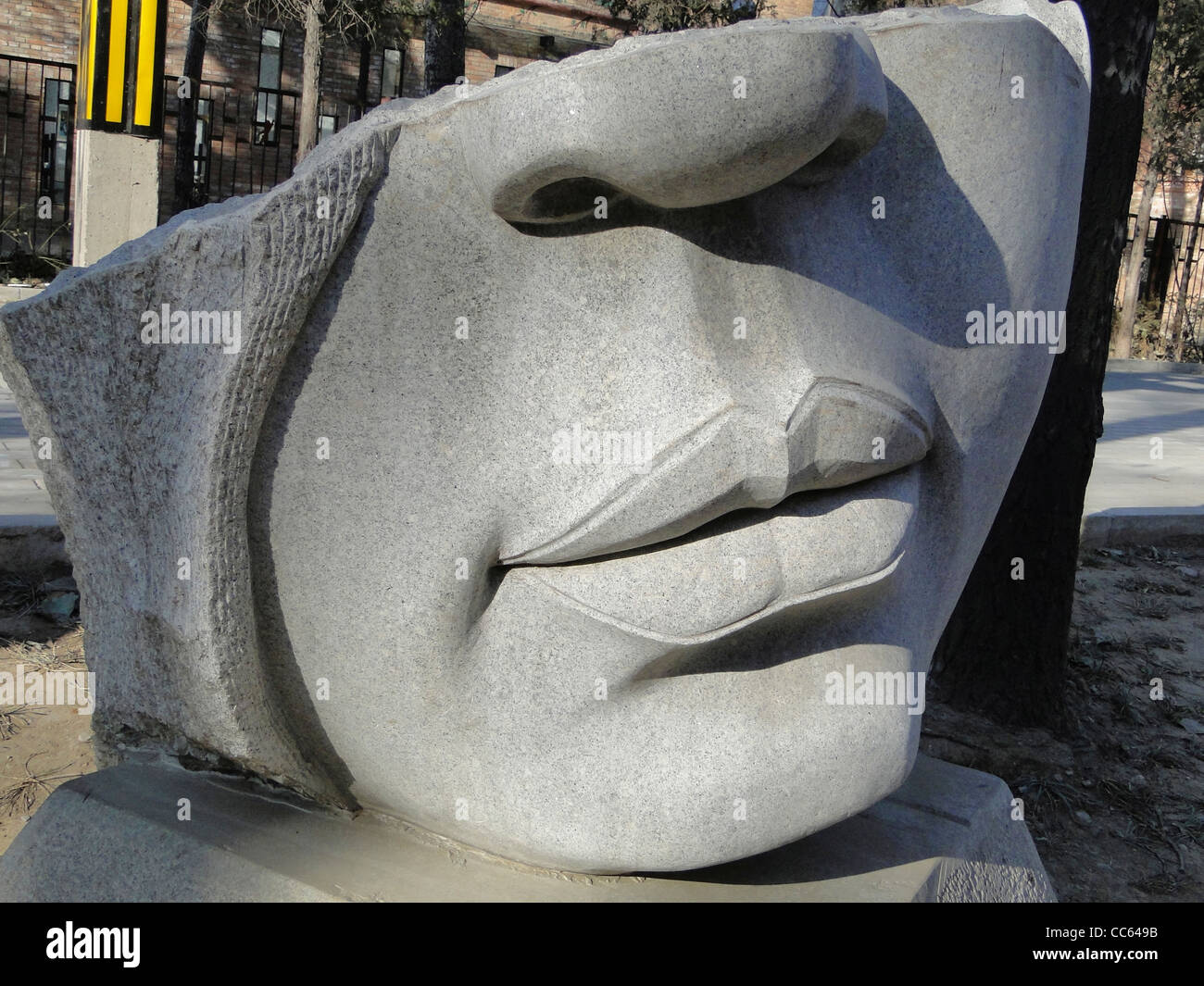 Female statue half face hi-res stock photography and images - Alamy
