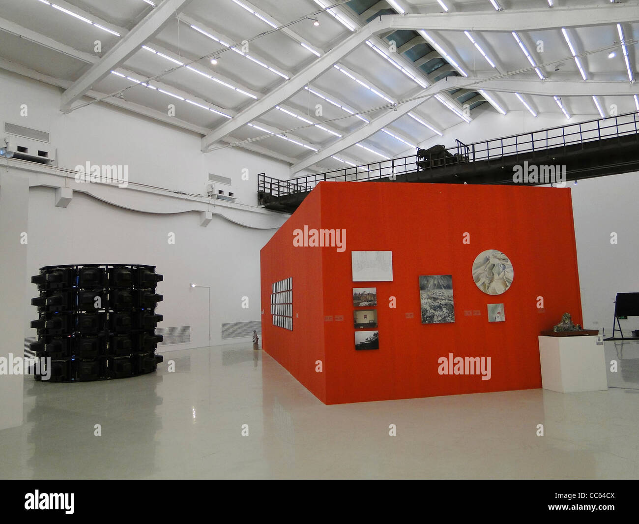Interior of a gallery, 798 Art Zone, Beijing, China Stock Photo - Alamy