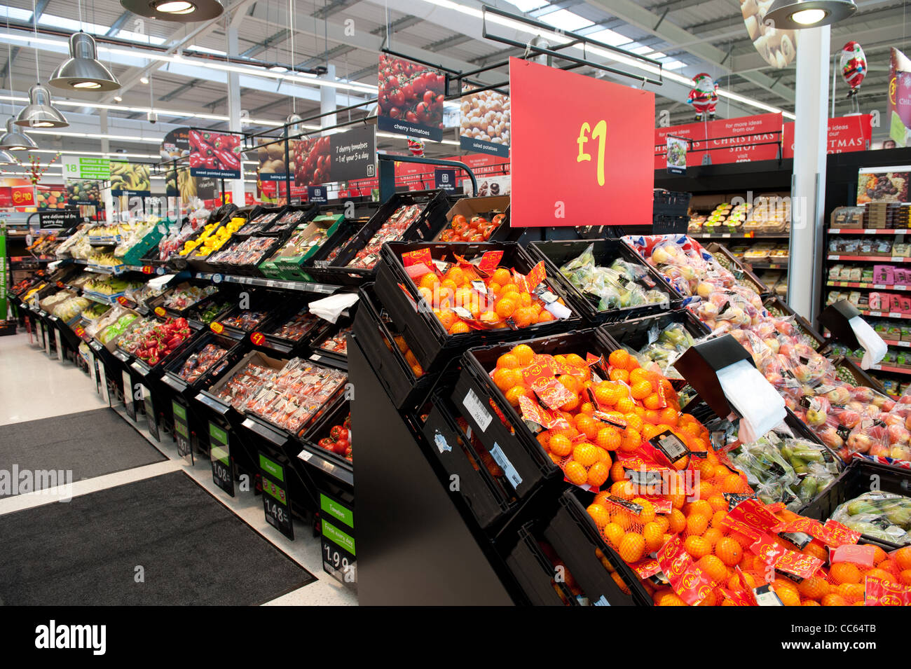 Supermarket fruit and veg hi-res stock photography and images - Alamy