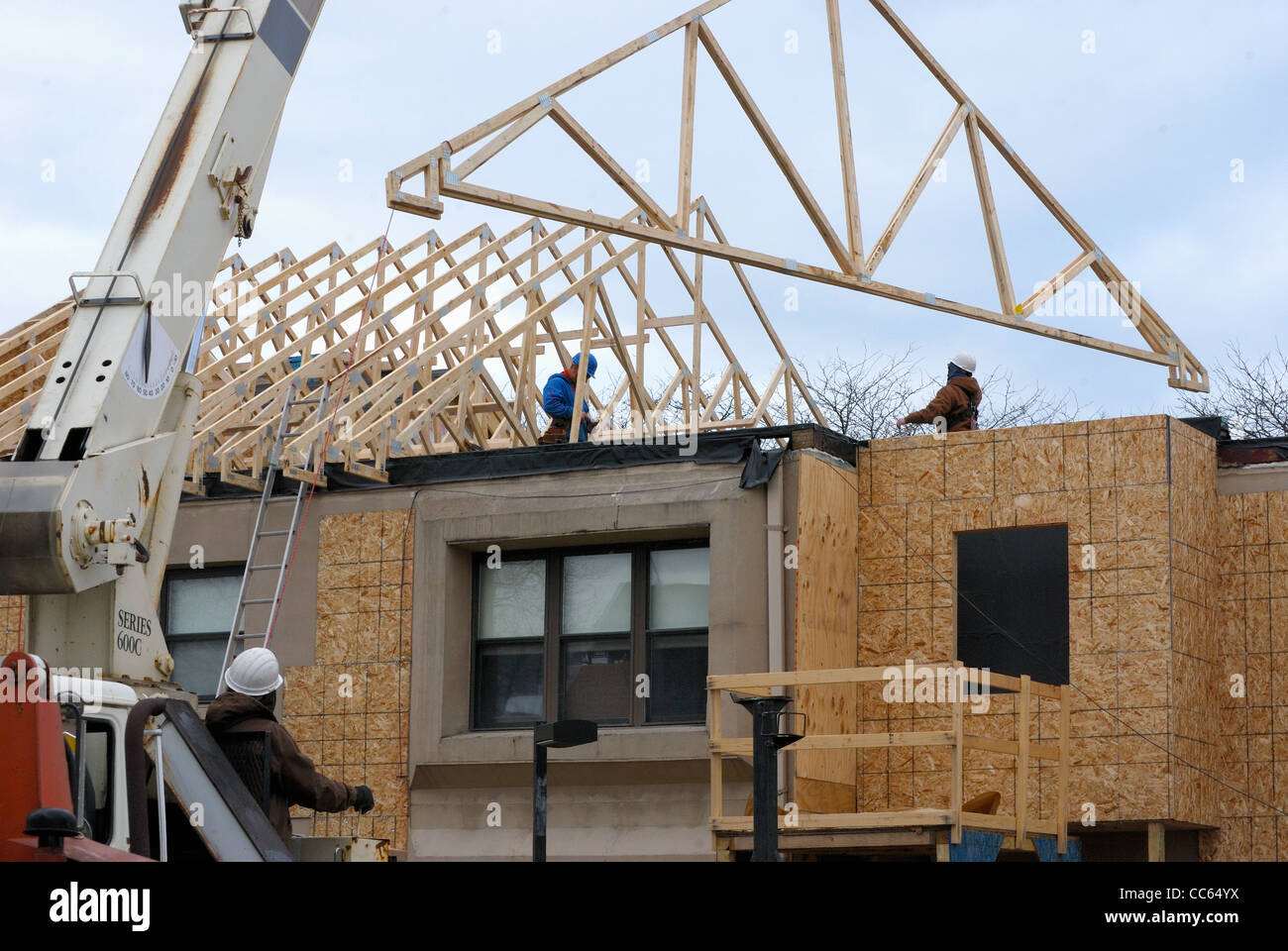 Roof crane lift hi-res stock photography and images - Alamy
