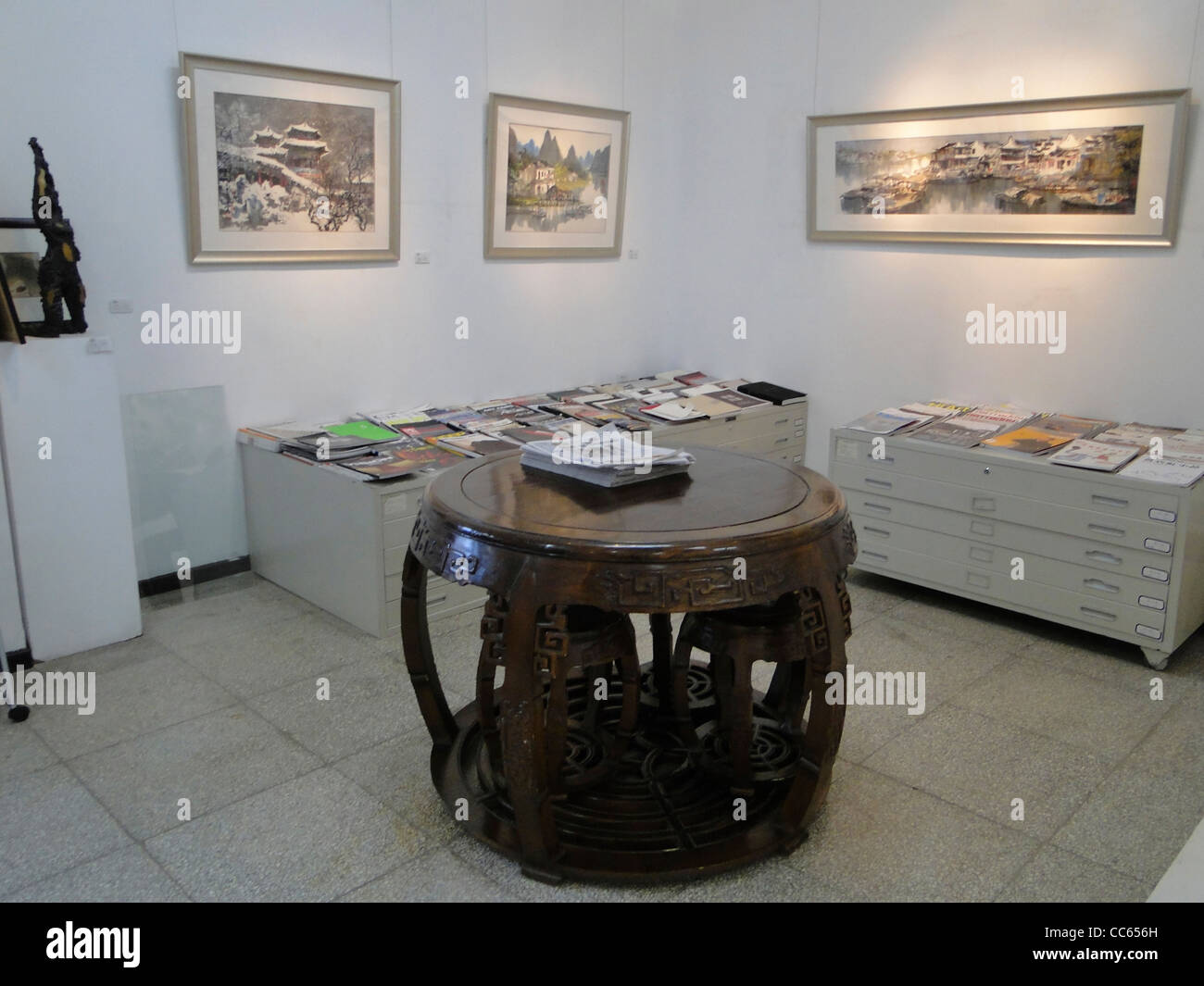 Interior of a gallery, 798 Art Zone, Beijing, China Stock Photo - Alamy