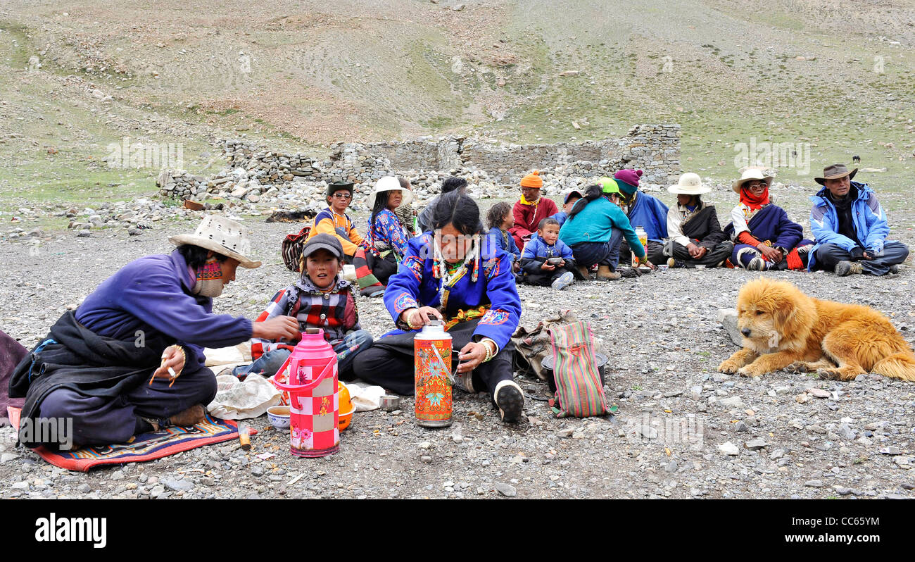 Tibetan people hi-res stock photography and images - Alamy