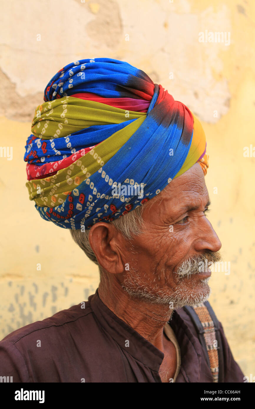 Indian man in colourful turban. Rajasthan Stock Photo - Alamy
