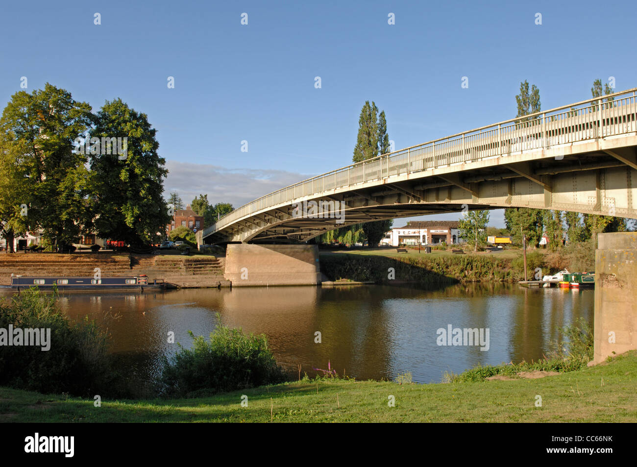 Bridge over the River Severn at Upton upon Severn in Worcestershire ...