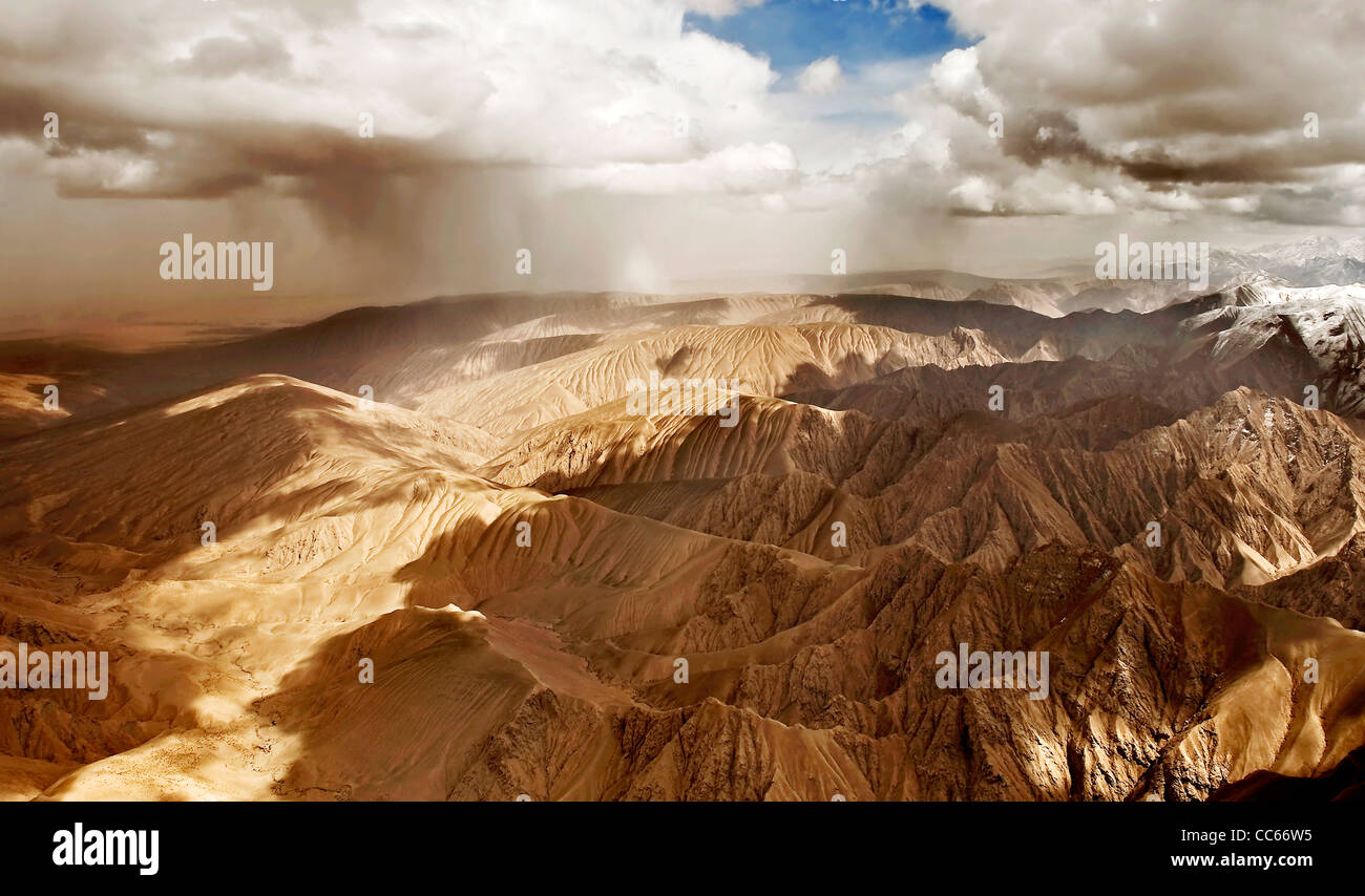 Himalaya range hi-res stock photography and images - Alamy