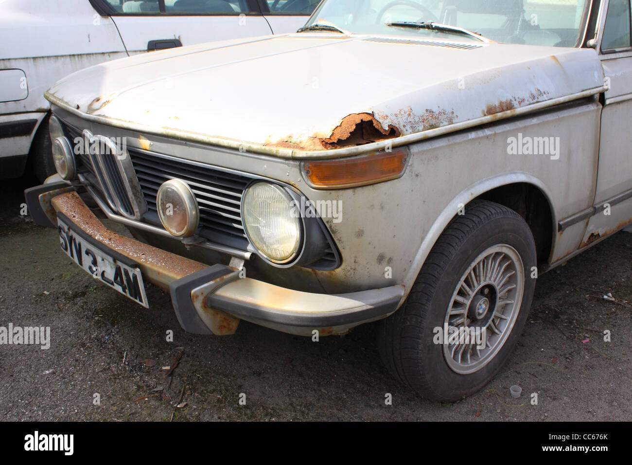 Rusty old BMW 2002 Stock Photo - Alamy