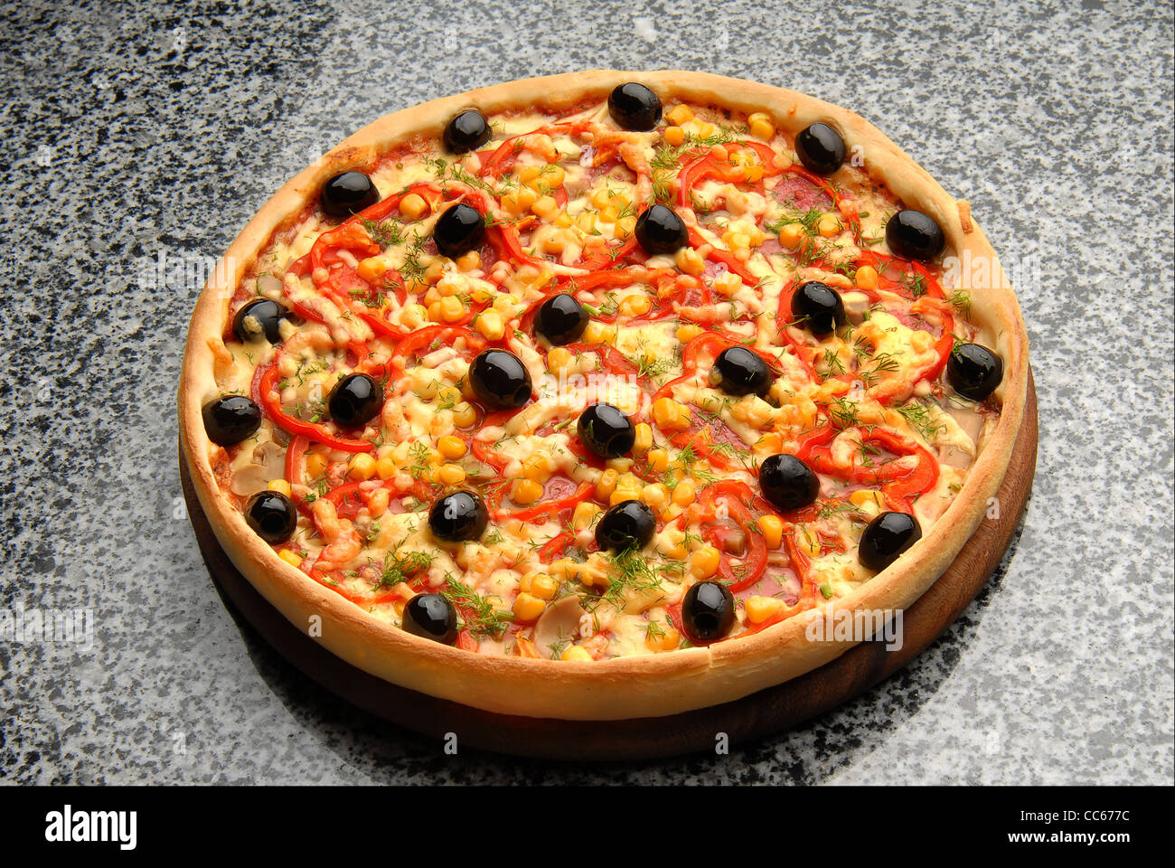 Round Italian pizza with salami, olives, capsicum and cheese Stock ...