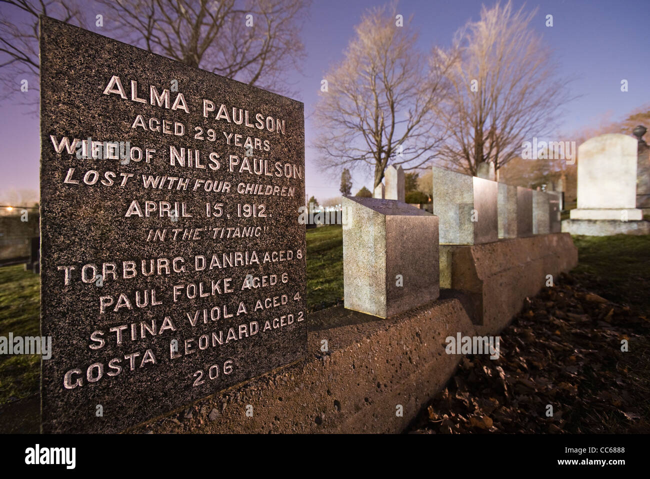 Titanic fatalities hi-res stock photography and images - Alamy