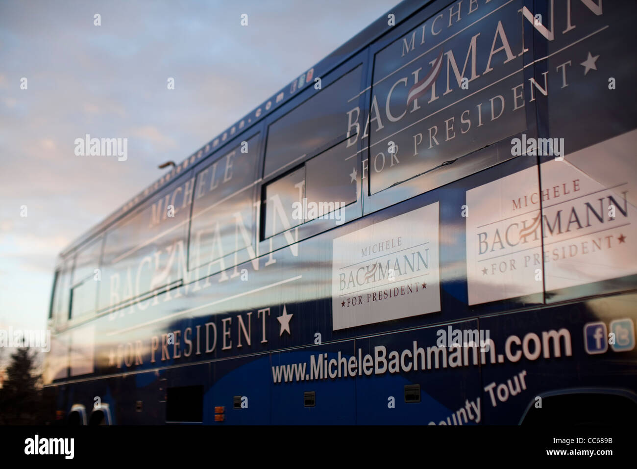 Campaign bus hi-res stock photography and images - Alamy