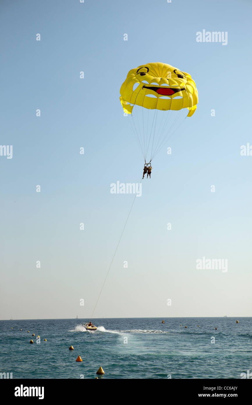 Parasails hi-res stock photography and images - Alamy