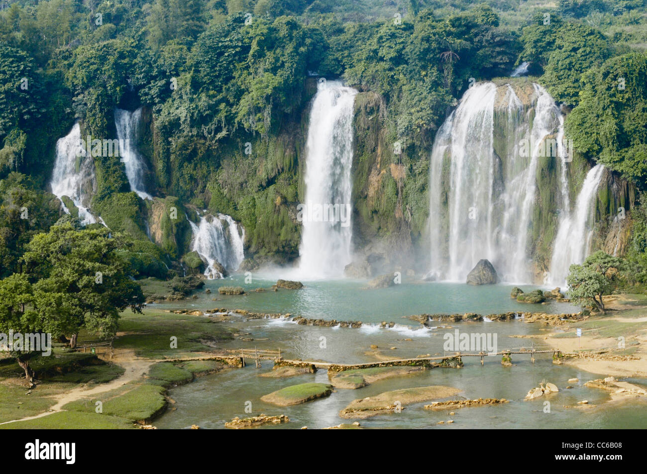 Frontal view of the waterfall hi-res stock photography and images - Alamy