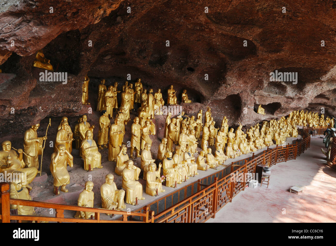 Yulin statue hi-res stock photography and images - Alamy