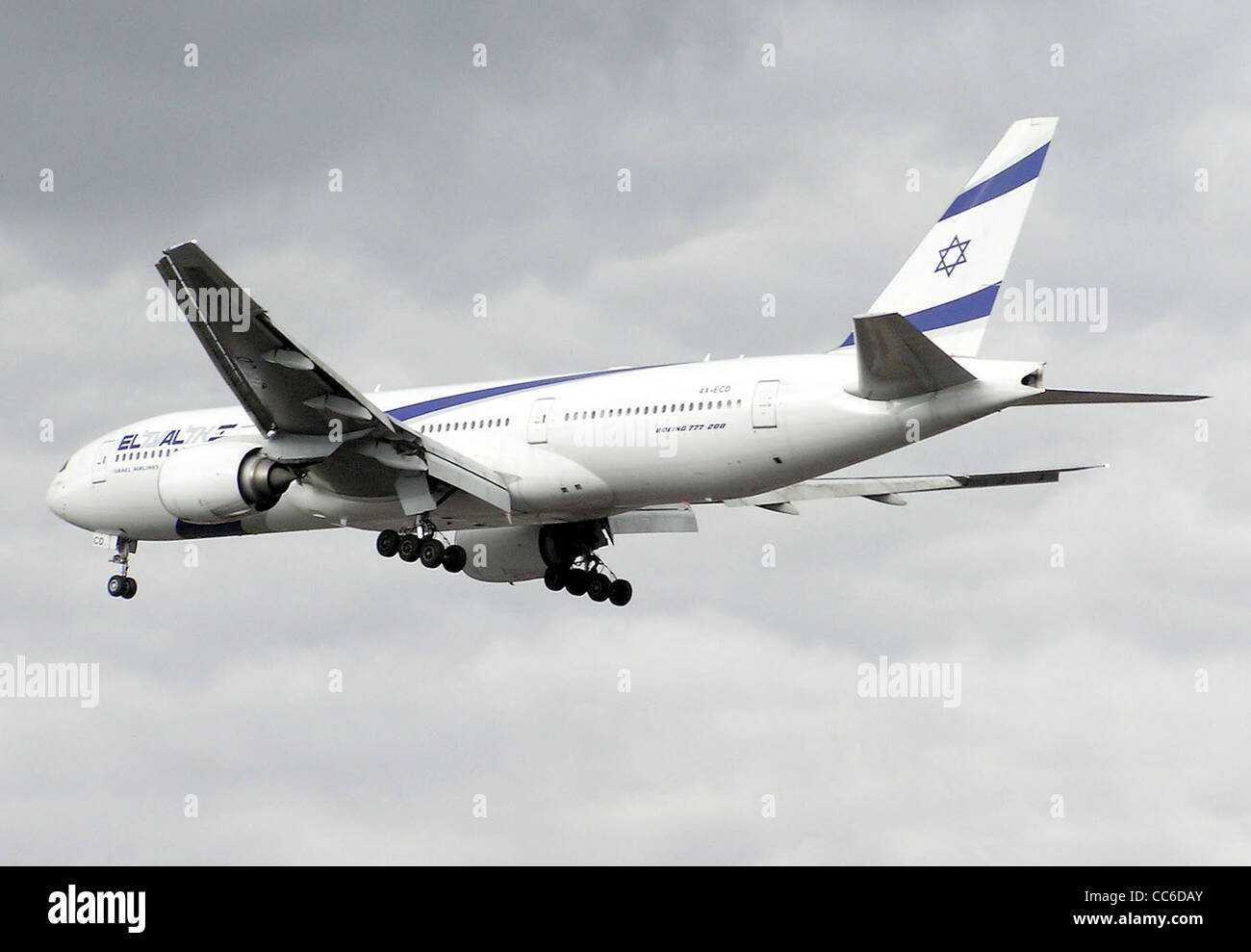 El al 777 landing hi-res stock photography and images - Alamy
