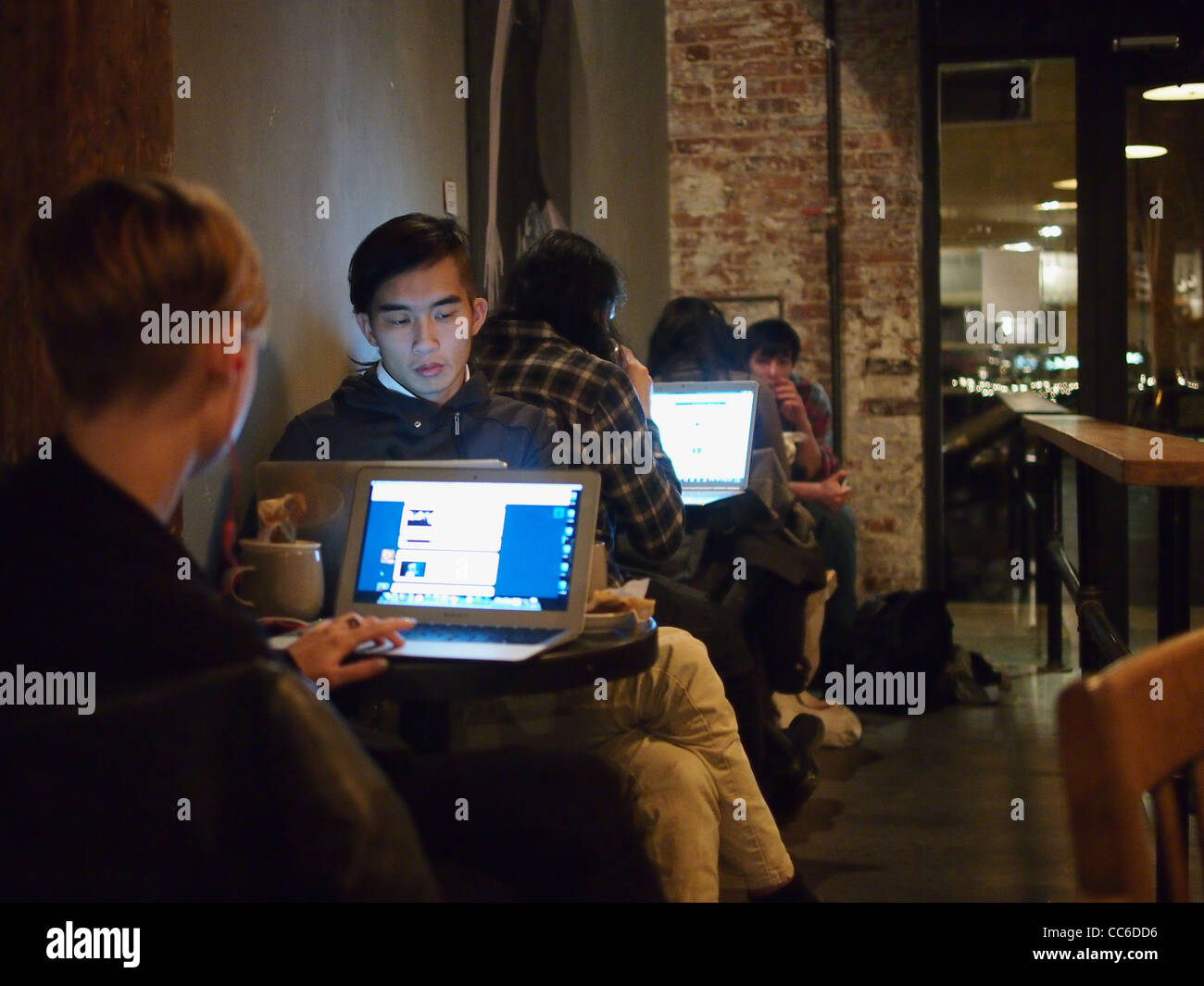 Cafe brooklyn hi-res stock photography and images - Alamy