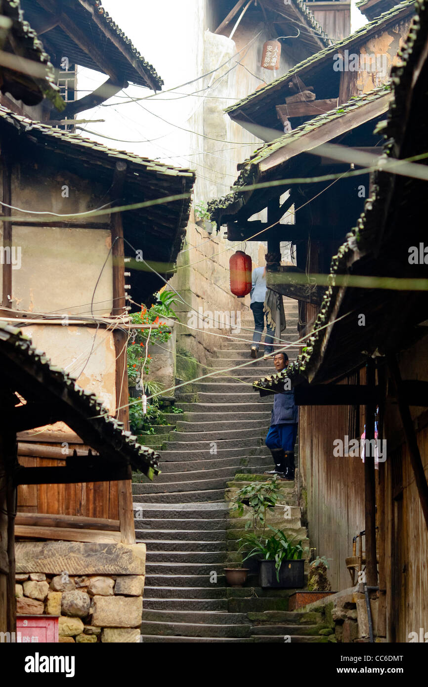 Narrow alley between houses hi-res stock photography and images - Alamy