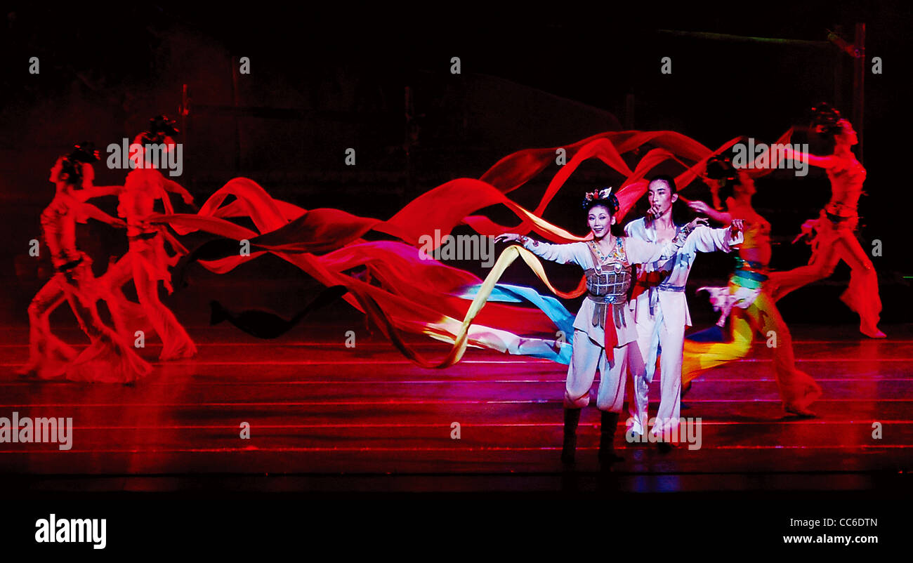 Traditional dance performance, Beijing, China Stock Photo - Alamy