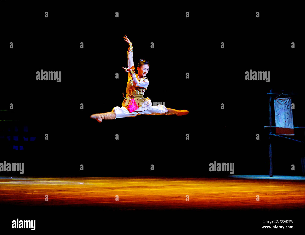 Traditional dance performance, Beijing, China Stock Photo - Alamy
