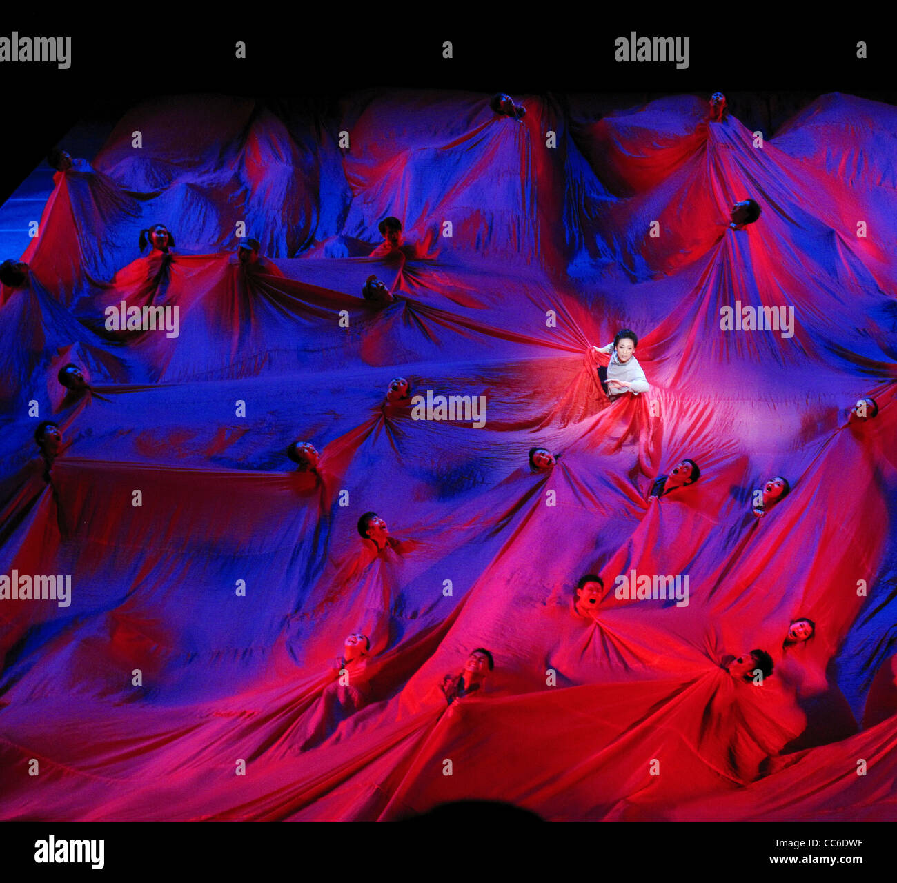 Traditional dance performance, Beijing, China Stock Photo - Alamy