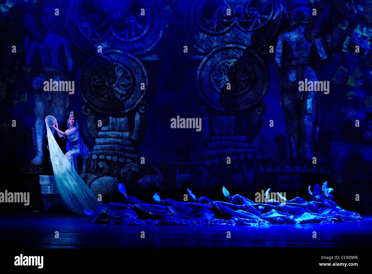 Traditional dance performance, Beijing, China Stock Photo - Alamy