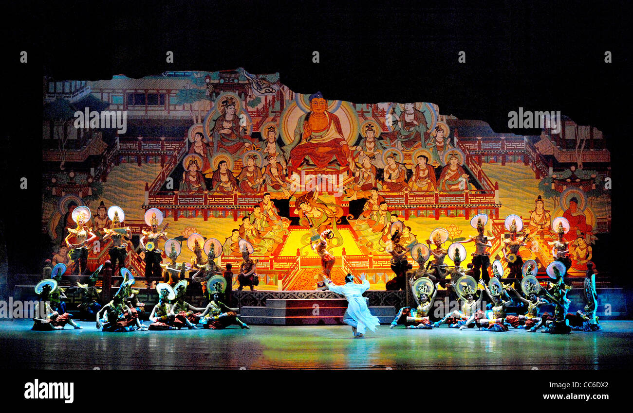 Traditional dance performance, Beijing, China Stock Photo - Alamy