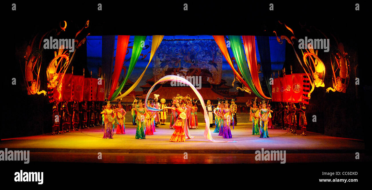 Classical chinese dance hi-res stock photography and images - Alamy