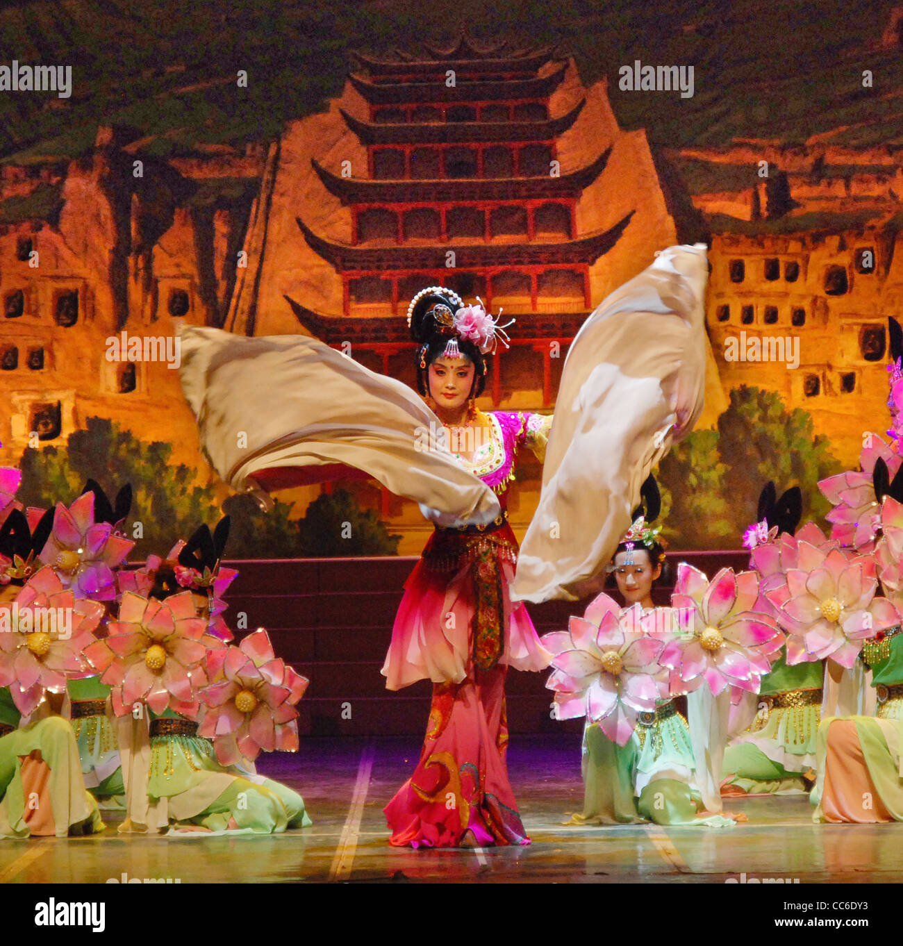 Peking opera performance, Beijing, China Stock Photo - Alamy Peking opera performance, Beijing, China Stock Photo - Alamy
