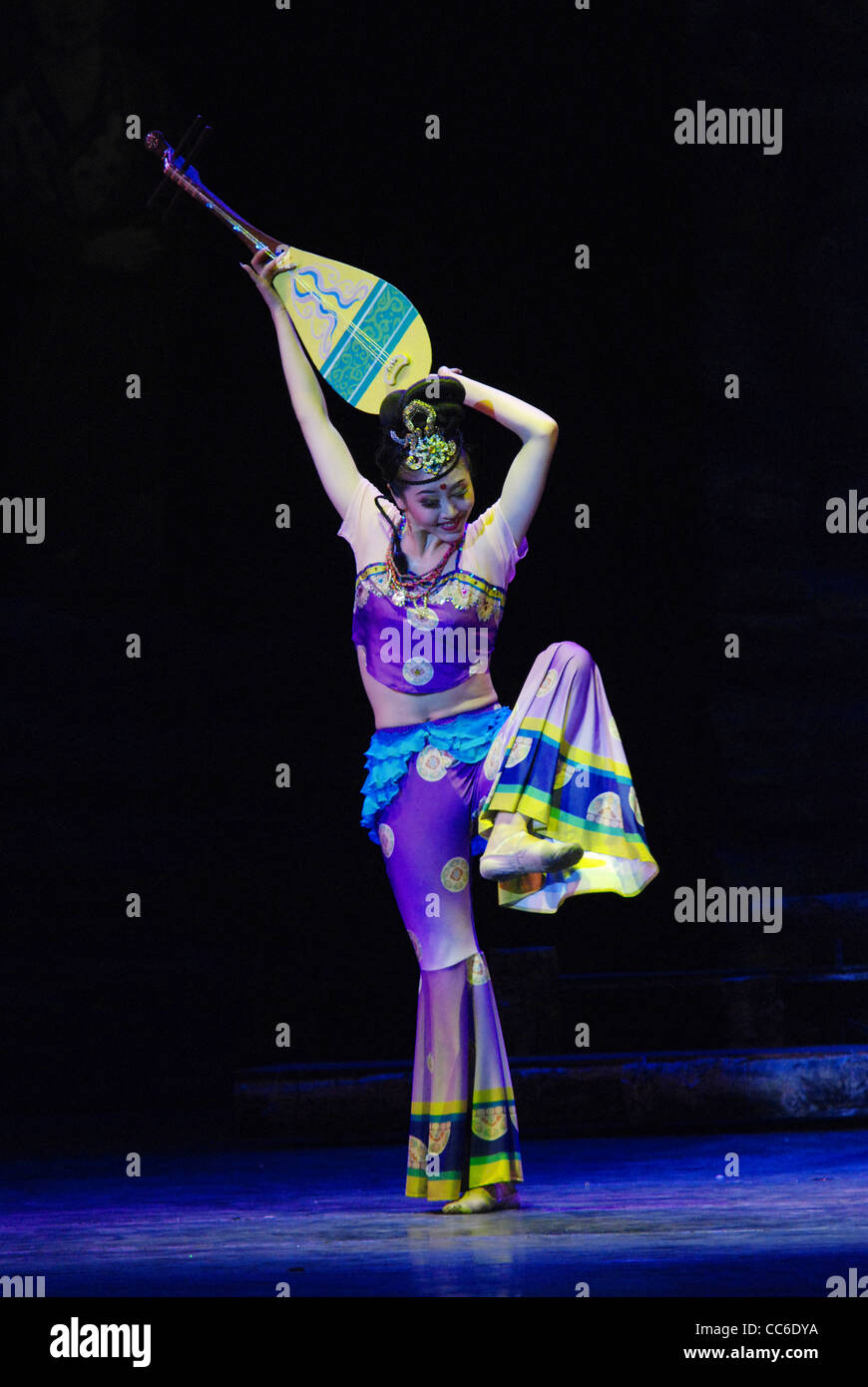 Traditional dance, Beijing, China Stock Photo - Alamy