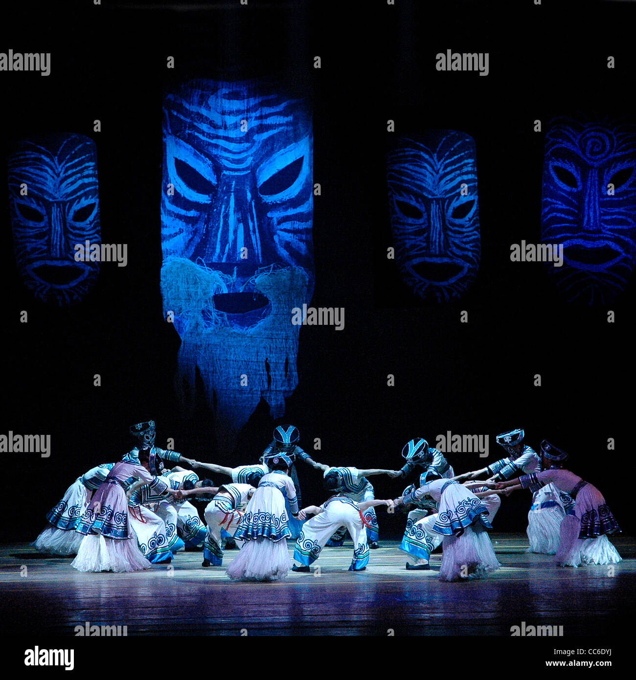 Traditional dance, Beijing, China Stock Photo - Alamy