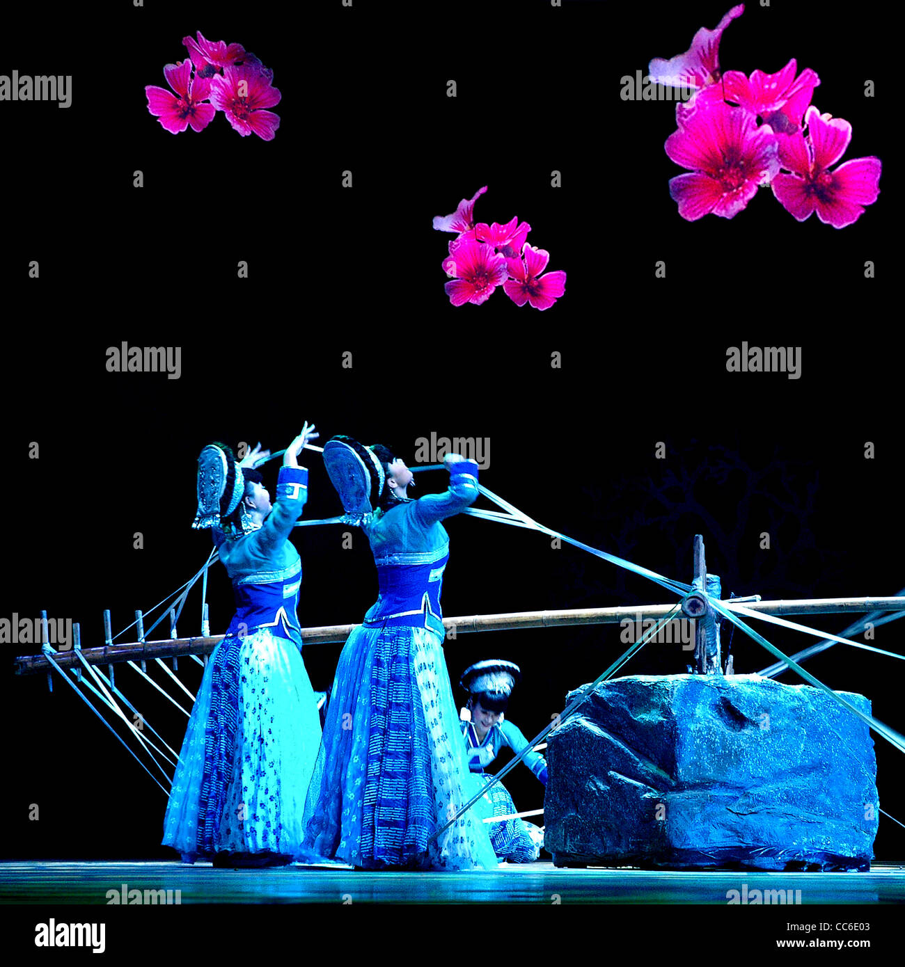 Traditional dance, Beijing, China Stock Photo - Alamy