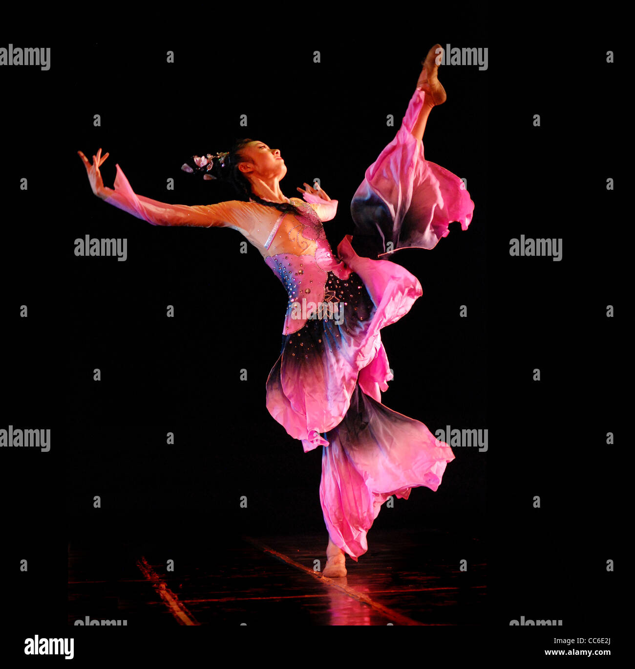 Traditional dance, Beijing, China Stock Photo - Alamy