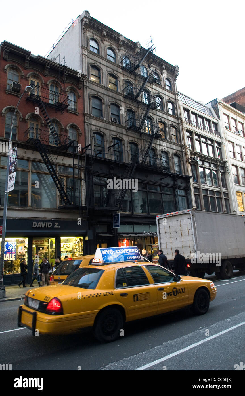 New york yellow cab hi-res stock photography and images - Alamy