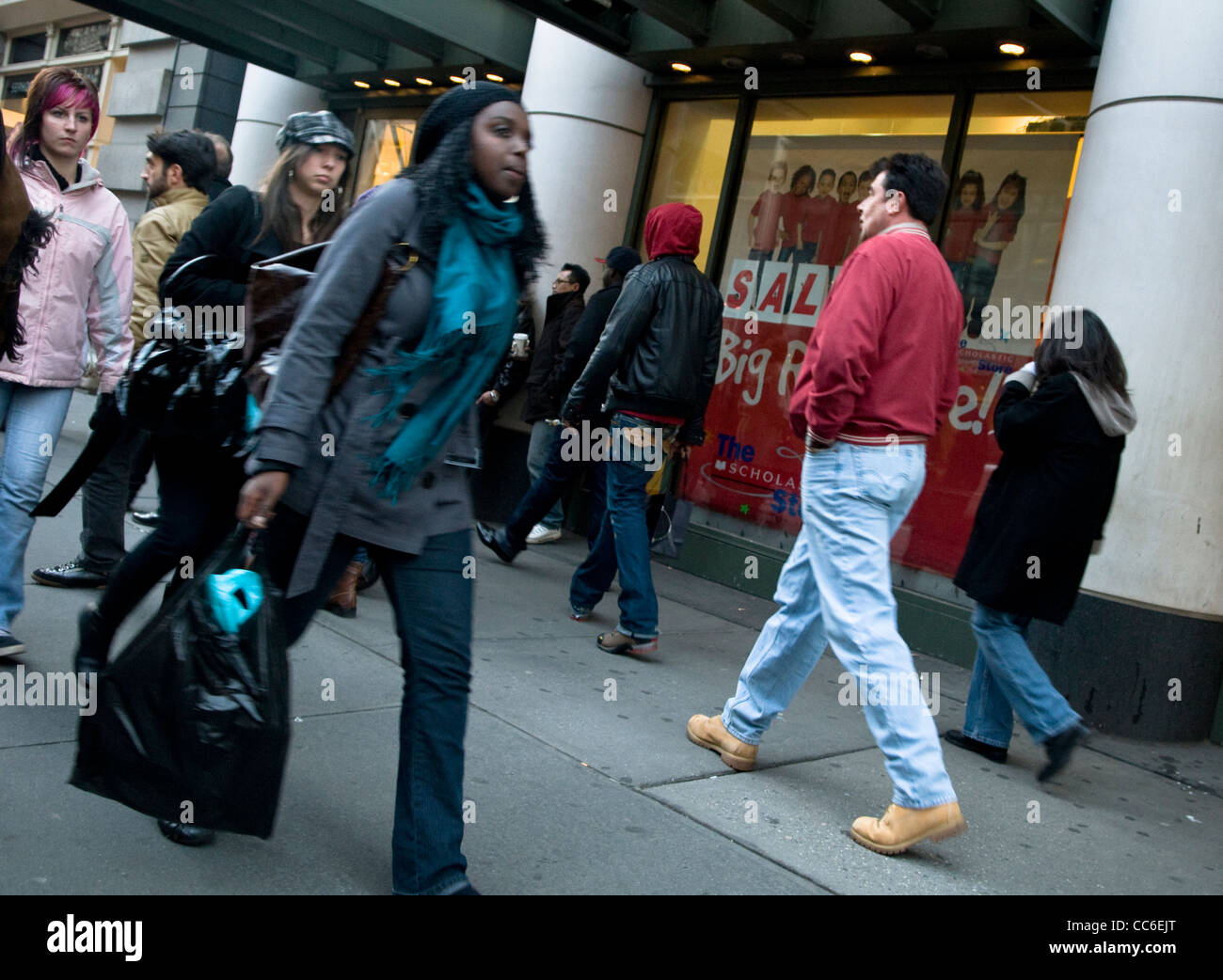 Shoppers on a busy afternoon During Christmas Stock Photo - Alamy
