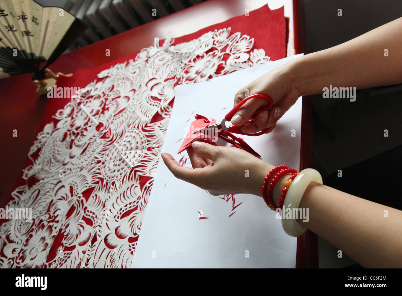 China paper cutting hi-res stock photography and images - Alamy