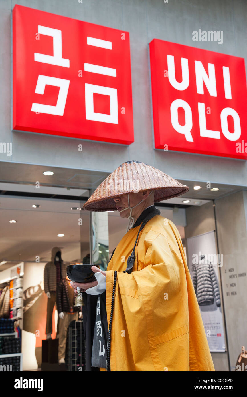 Japan, Tokyo, Ginza, Monk Collecting Alms Stock Photo - Alamy